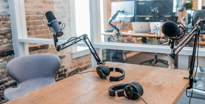 Popular microphones for Radio and Podcasting - RadioKing Blog