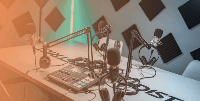 Live Radio and Podcasts: what's the difference? - RadioKing Blog