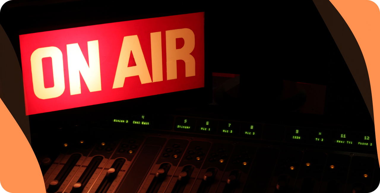 Pre-recorded radio shows VS live broadcasts - RadioKing Blog